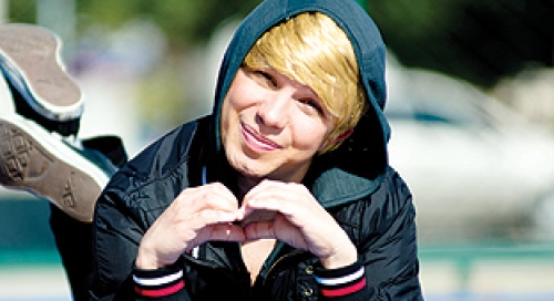 Ator Igor Lima diverte público do its Séries com caracterizações em ...