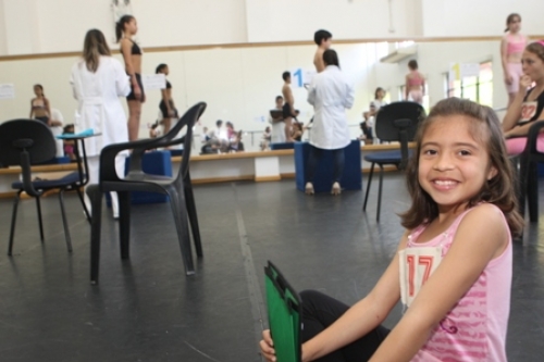 Crianças de todo Brasil participam de audição no Bolshoi em Joinville ...