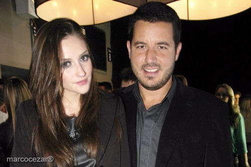 Marina Machado e Coy Ramos passeando, namorando e levando a vida numa boa