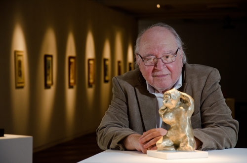 C. Ronald expõe pinturas e esculturas que por anos serviram de escape ...