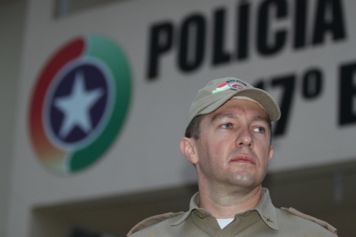 Pessoa é feita refém durante assalto e polícia precisa negociar com ...