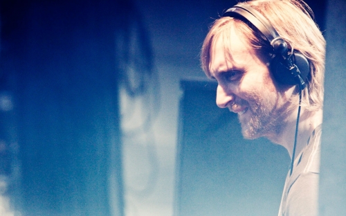 David Guetta apresenta seu set de sucessos neste domingo em Florianópolis