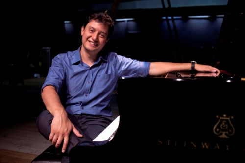 Pianista traz o melhor de Tom Jobim e Astor Piazzolla para Jaraguá do ...