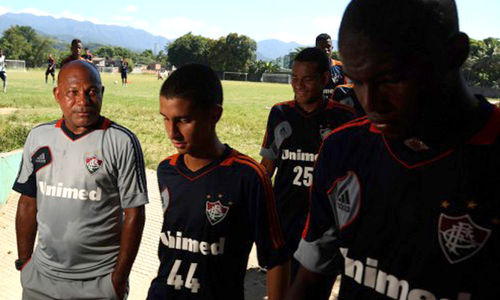 Ex-lateral do Flu, Edevaldo é figura muito querida pelos meninos de Xerém