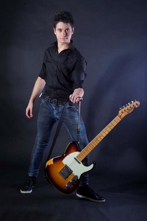 Três adolescentes talentosos buscam espaço no mercado musical: sonho e ...