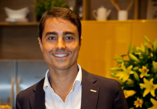 O ator Ricardo Pereira convidado Vip de badalada inauguração na Ilha