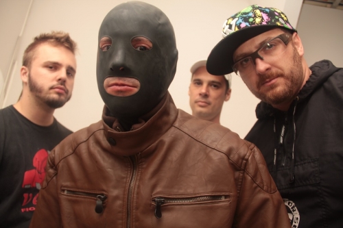 Banda Eutha faz intervenção cultural no Centro de Florianópolis nesta ...