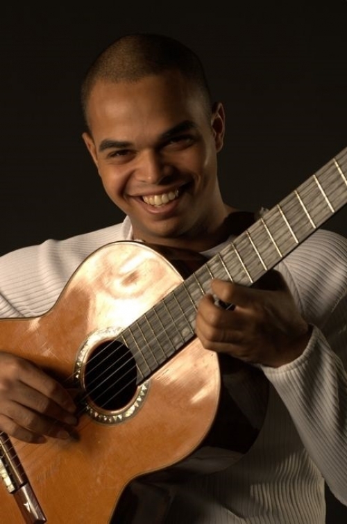 O violonista Marcel Powell fará um pocket show neste domingo, às 20h30 ...