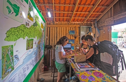 Guarda do Embaú e Praia da Pinheira recebem central de atendimento para ...