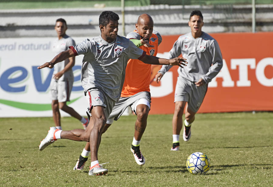 Sem Scarpa, Levir Culpi testa formação ofensiva no Fluminense Sem Scarpa, Levir Culpi testa formação ofensiva no Fluminense