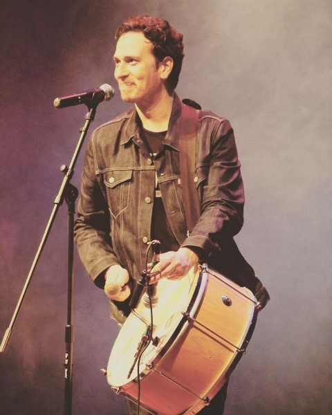 Cantor e comediante Fabiano Cambota se apresenta neste sábado em ...