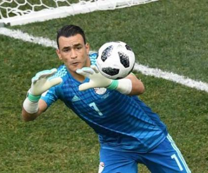 Aos 45 anos, goleiro do Egito se torna o mais velho a jogar uma Copa