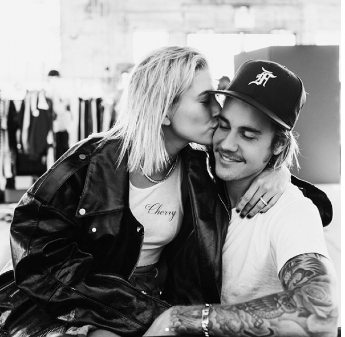 Anel de noivado que Bieber deu para Hailey Baldwin vale R$ 2 milhões