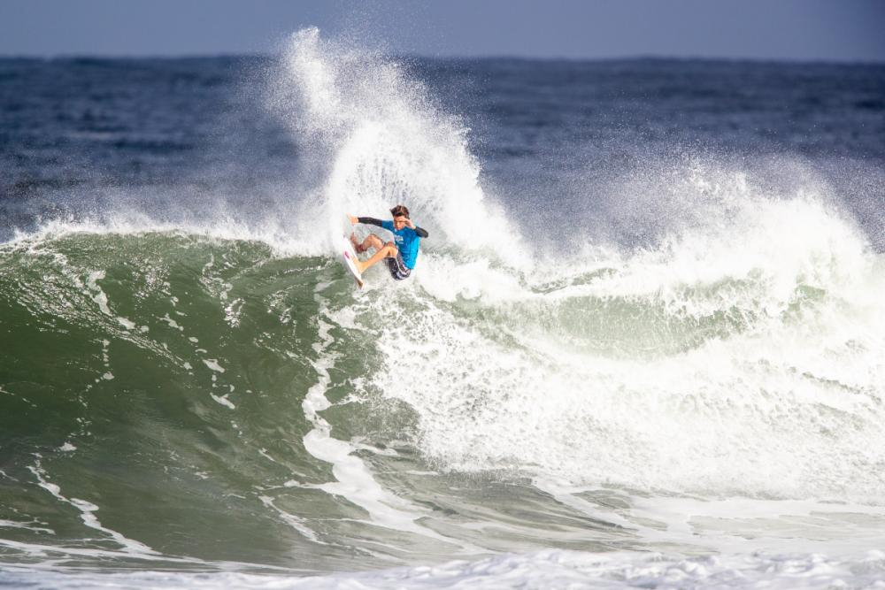 Mateus Herdy é vice-campeão no Hawaiian Pro e fica perto da elite do ...