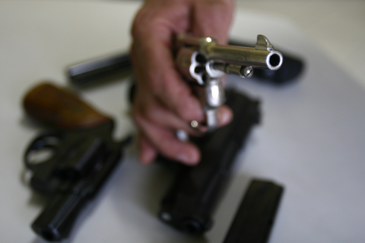 Registro De Arma Sobe 280 Bolsonaro Promete Decreto Para Facilitar Posse