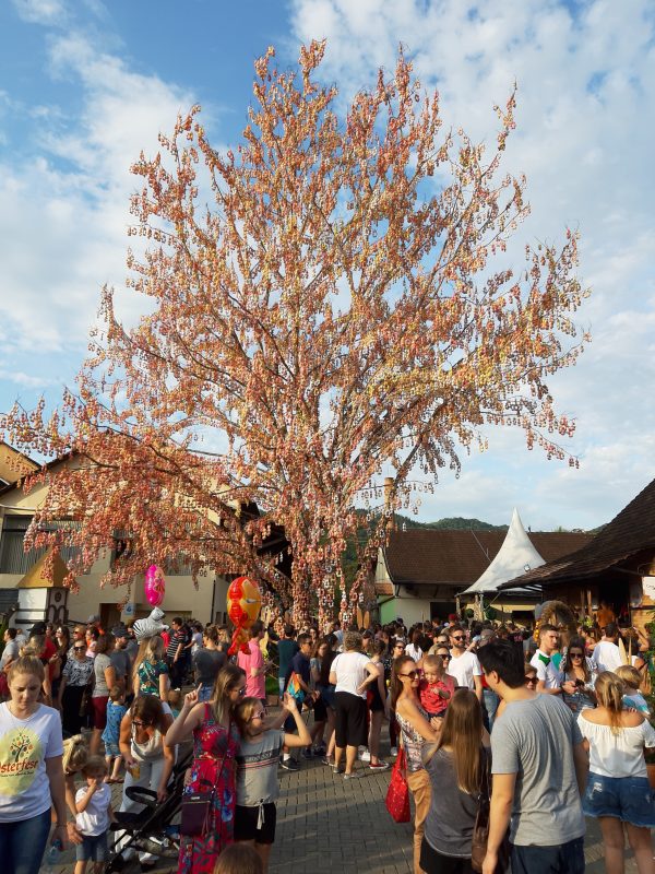 Feliz Páscoa: Pomerode demonstra o empreendedorismo e o respeito às ...