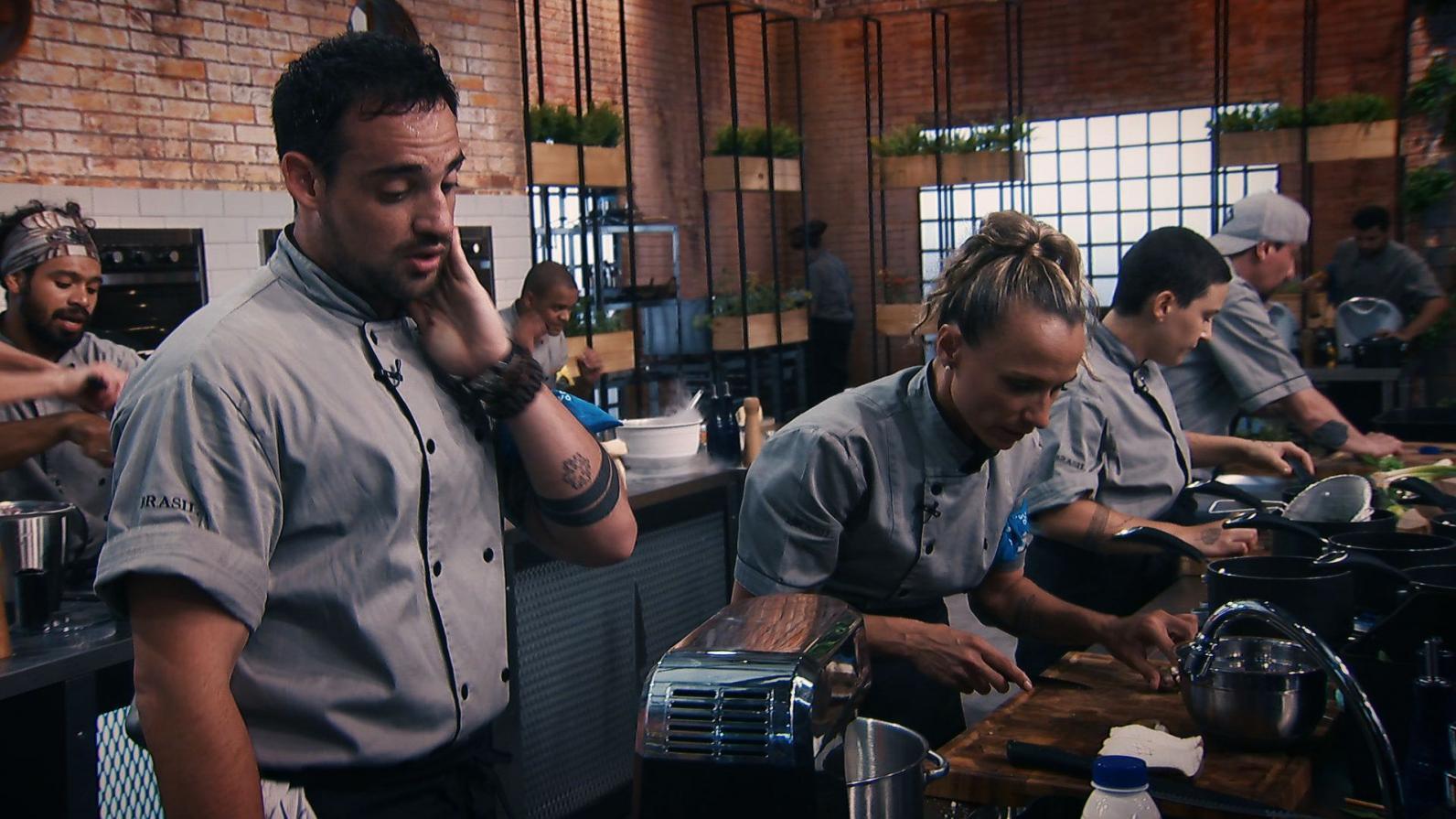 No primeiro episódio do Top Chef profissionais precisam mostrar habilidades