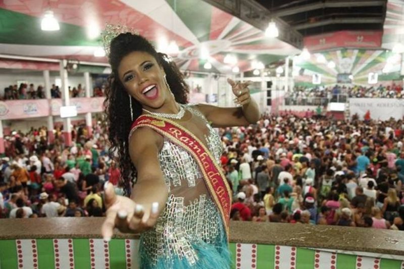 Evelyn Bastos, rainha de bateria da Mangueira, vem à Feijoada da Verde e Rosa na Capital | ND Mais