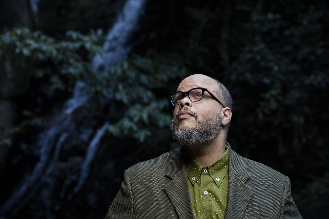 Ed Motta nega ofensas e diz à polícia que é negro e gordo