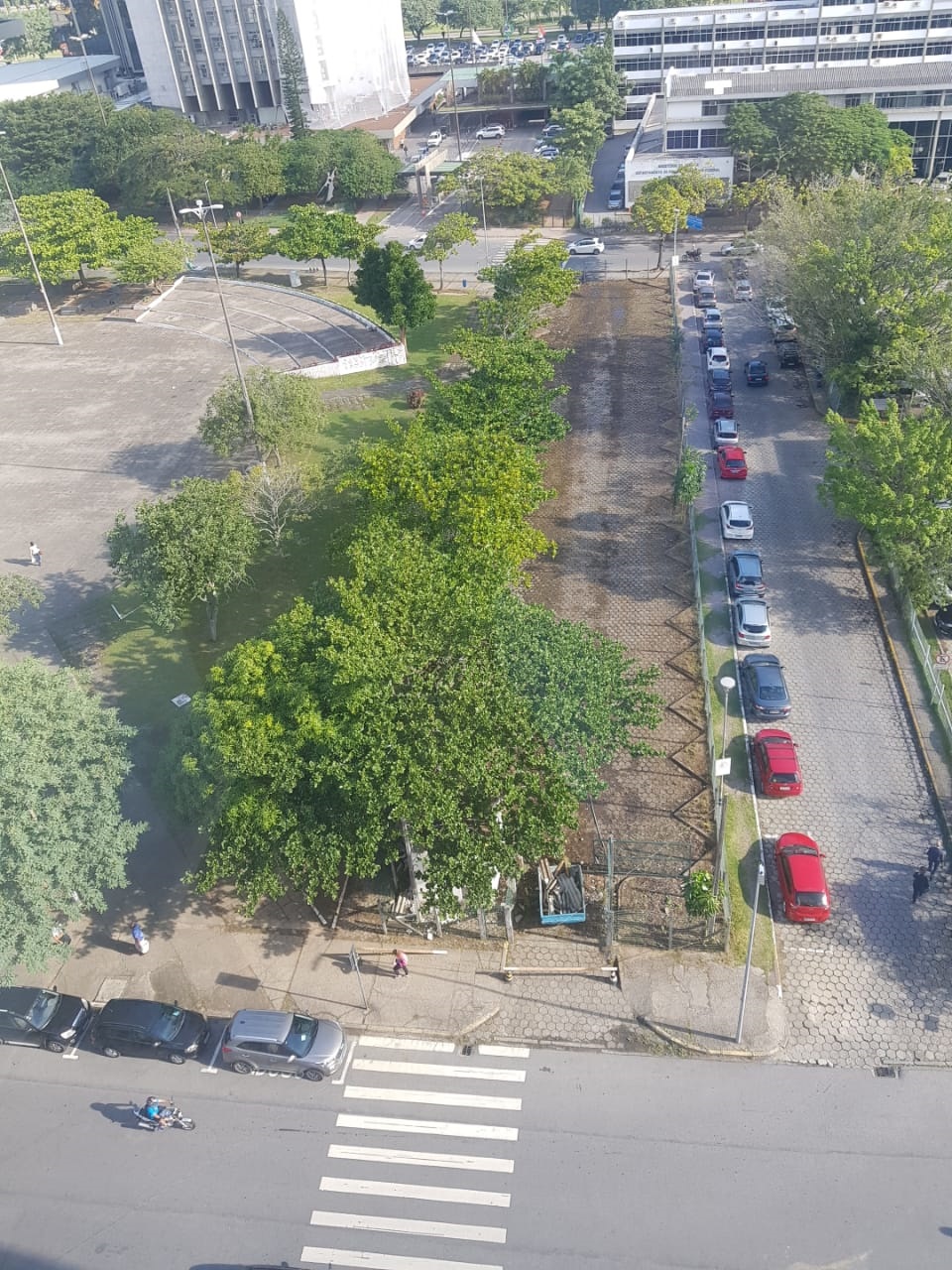 Via na Praça Tancredo Neves será liberada para o trânsito em Florianópolis Via na Praça Tancredo Neves será liberada para o trânsito em Florianópolis