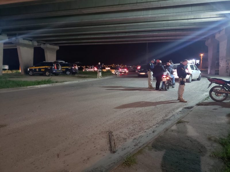Operação da PRF flagra 97 motoristas sob efeito de álcool na BR-101