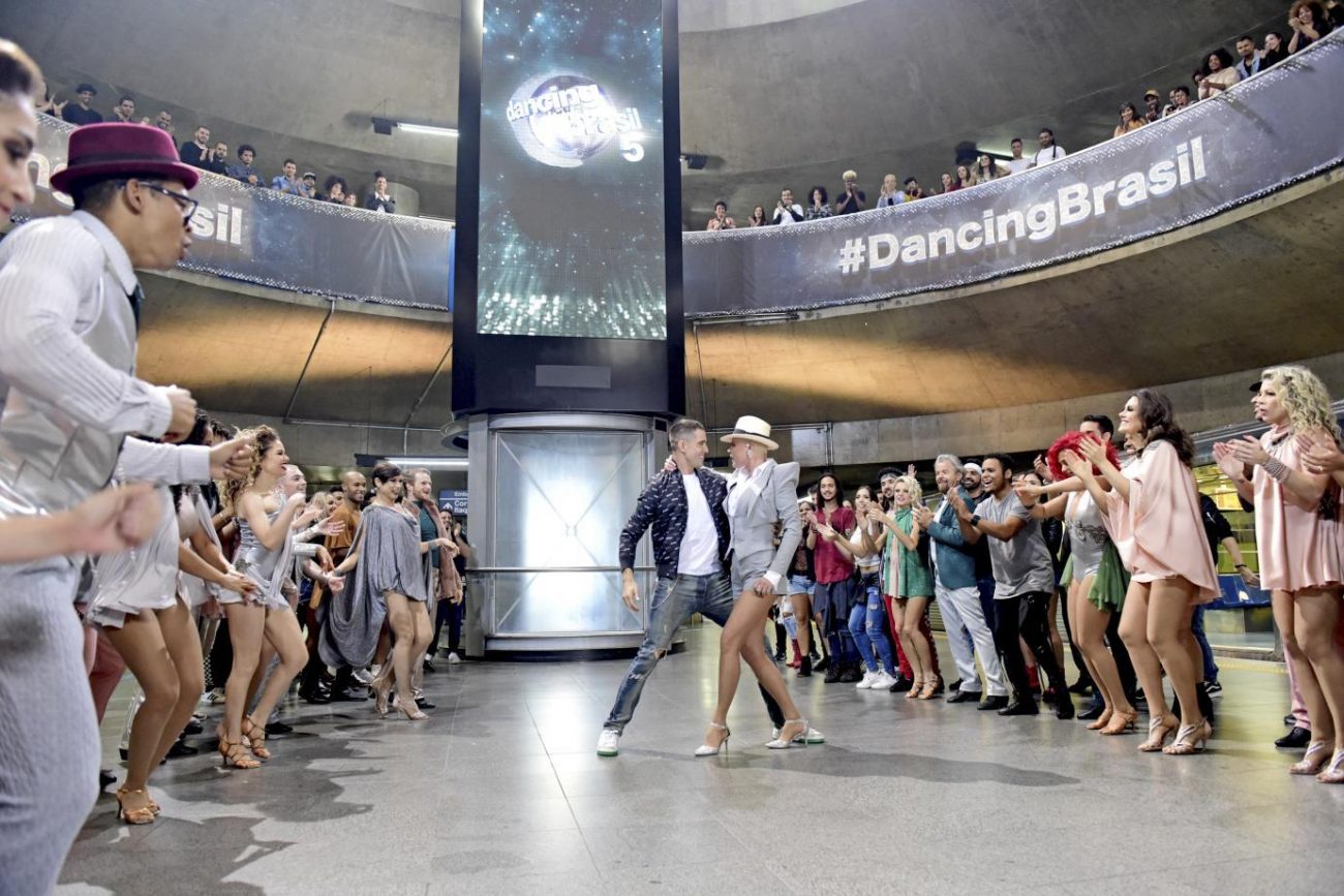Xuxa Menenghel vai à estação Sé do Metrô de São Paulo para gravar nova ...