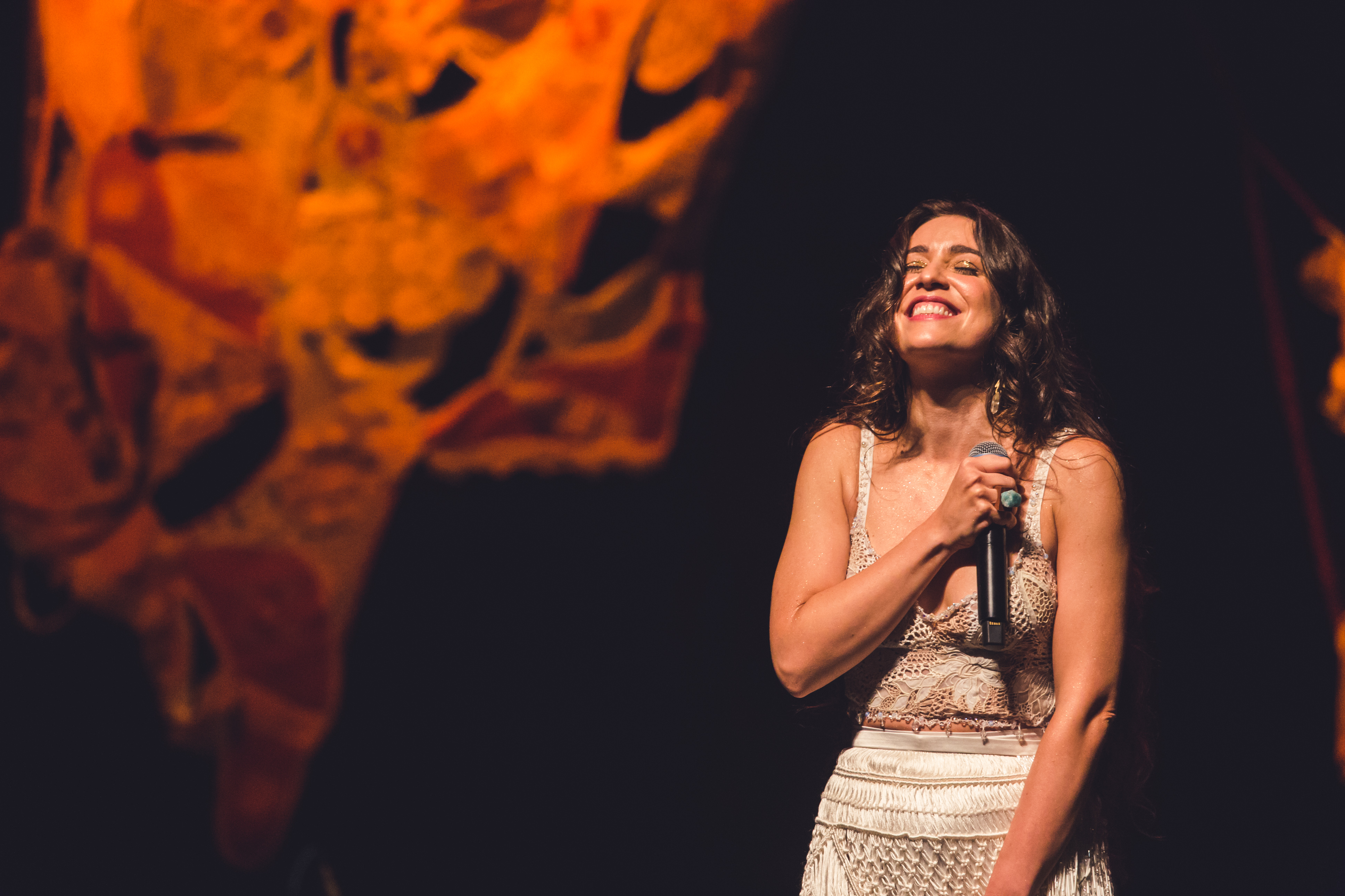 Cantora Roberta Sá faz show no CIC nesta sexta em Florianópolis