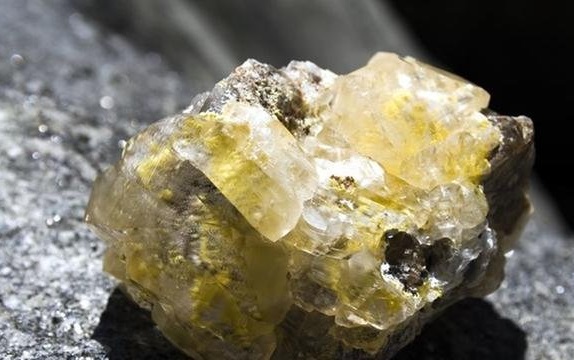 Irã anuncia retomada da produção de urânio enriquecido