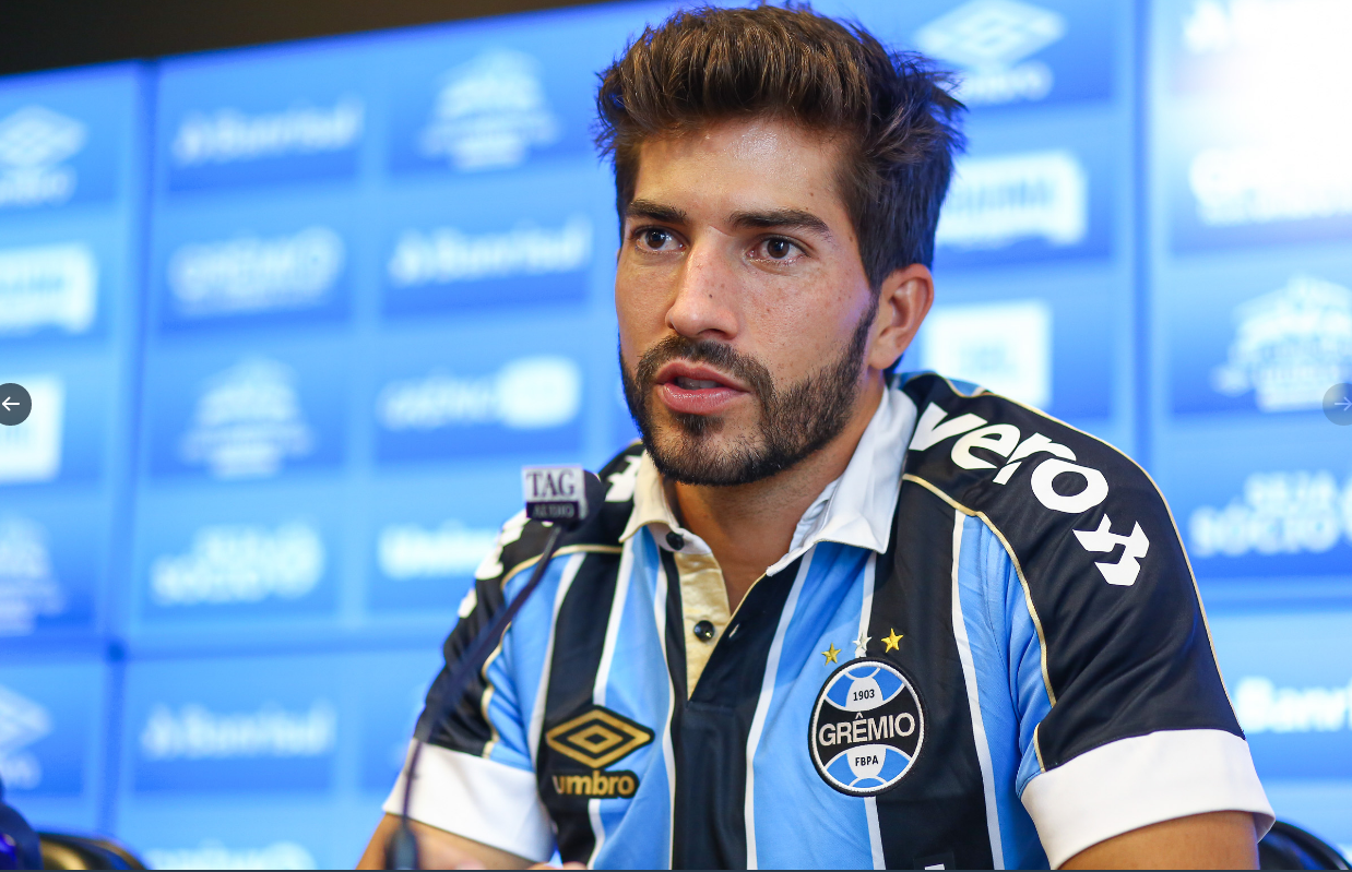 Lucas Silva chega ao Grêmio e faz análise de sua carreira