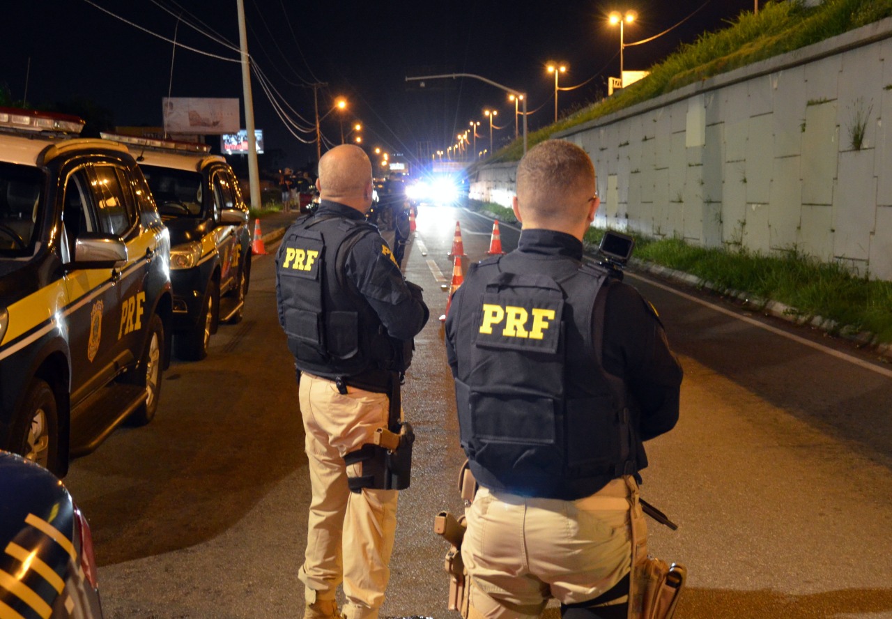 PRF flagra 56 motoristas dirigindo sob efeito de álcool na BR-101