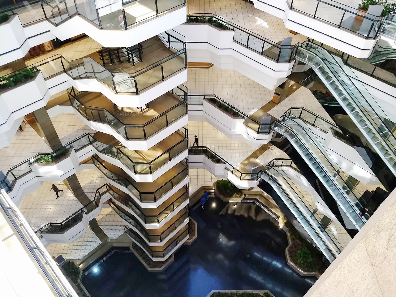 Com corredores ainda vazios, Beiramar Shopping reabre as portas em ...