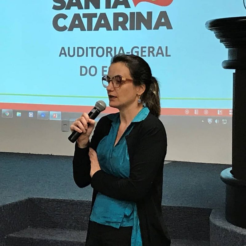 Controladora adjunta pede exoneração