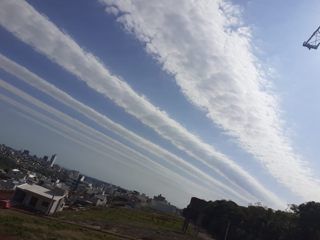'Nuvens Rolo' chamam atenção de moradores em Chapecó; veja fotos