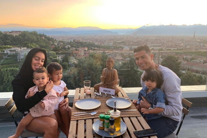 Fotos: veja a mansão de R$ 20 mi onde CR7 está em isolamento