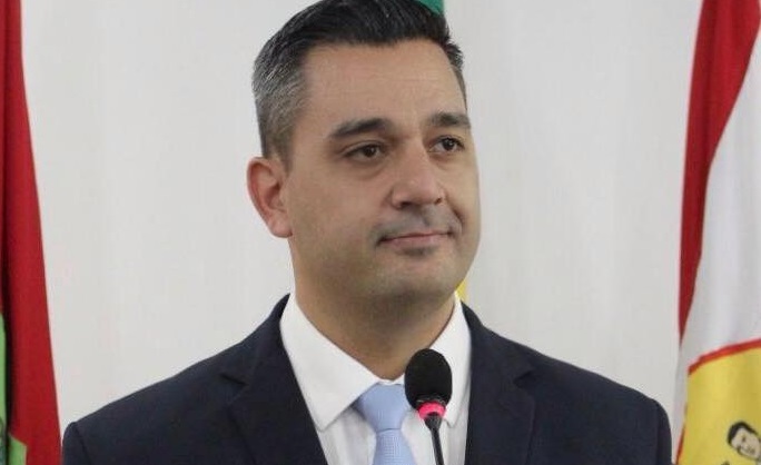 Reprocessamento de votos dá reeleição para vereador Alexandre Matias