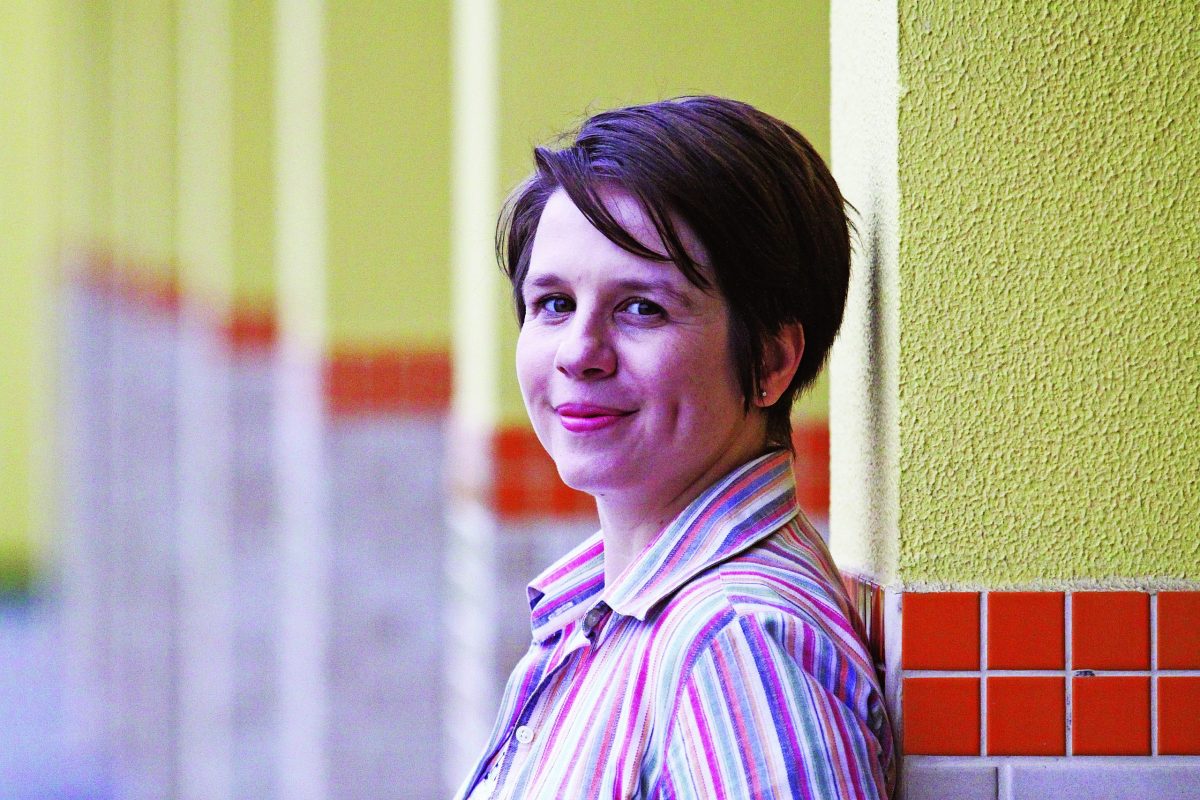 Katherine Funke lança seu oitavo livro, "Flor também", em Joinville