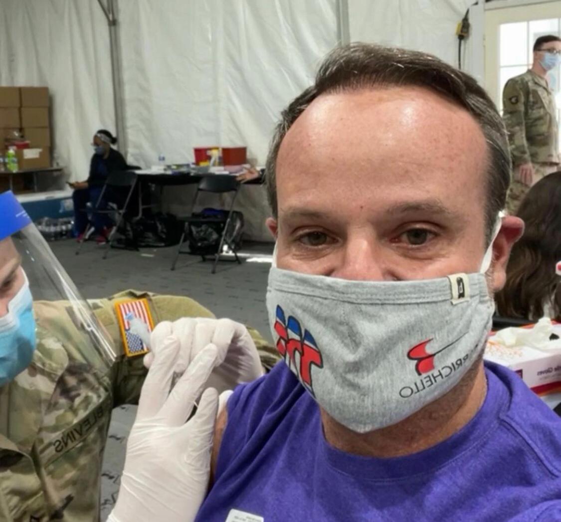 Virou meme: Barrichello larga na frente e recebe vacina contra a Covid ...