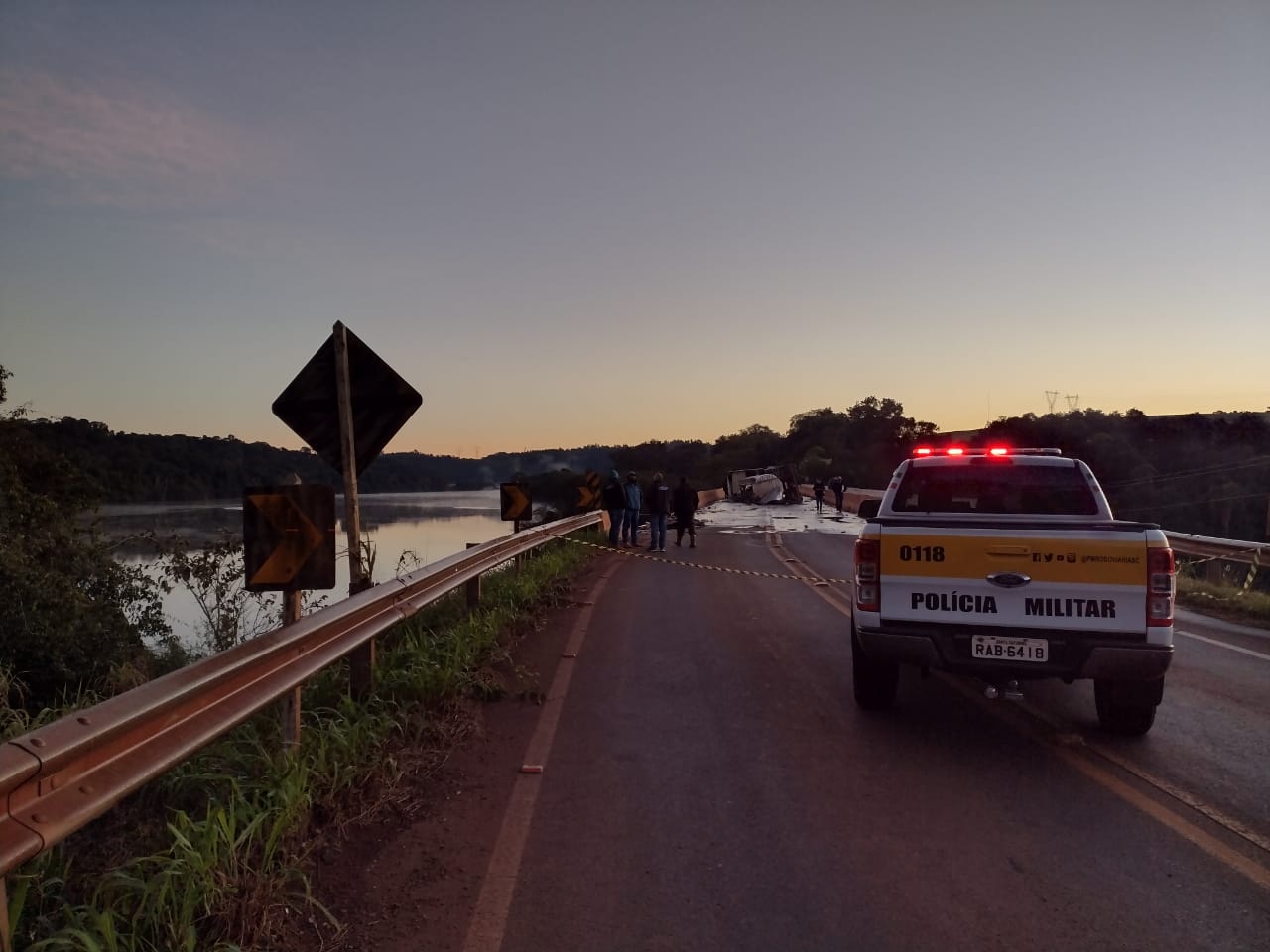 Tombamento de carreta interrompe trânsito na SC-480 em São Domingos