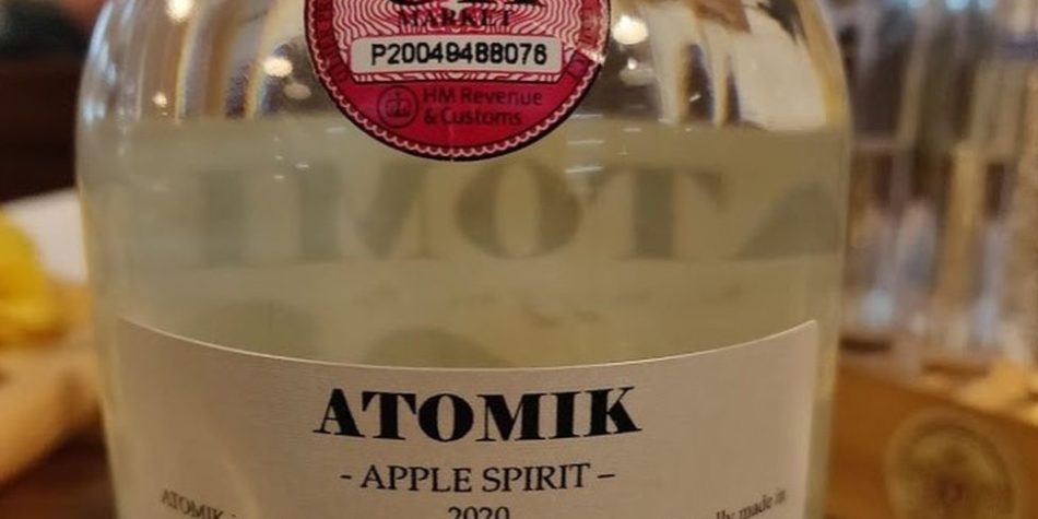 Atomik: Bebida produzida com maçãs de Chernobyl é apreendida