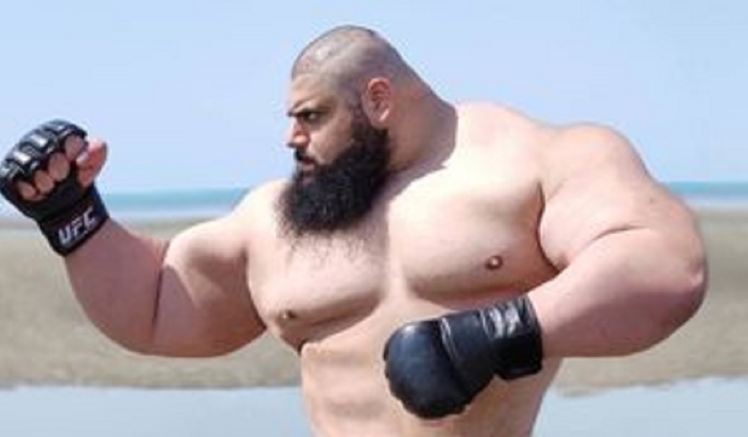 Saiba quem é o Hulk iraniano, famoso na web, que sonha em lutar MMA