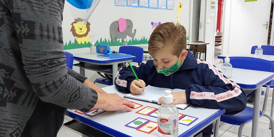 Programa de reforço escolar atende mais de 6 mil alunos em Jaraguá do ...