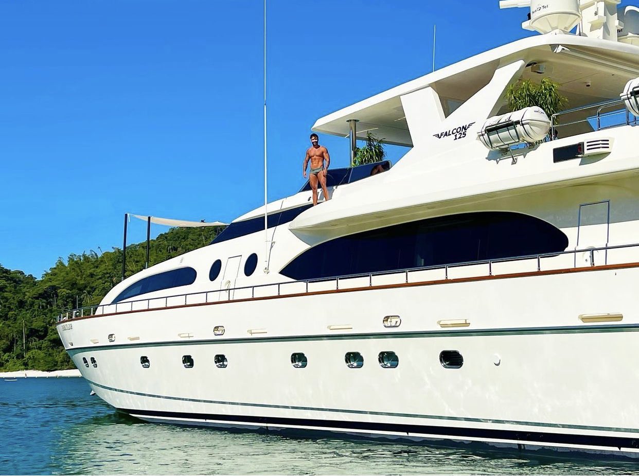 Gusttavo Lima exibe iate de luxo avaliado em R$ 25 milhões; veja fotos ...