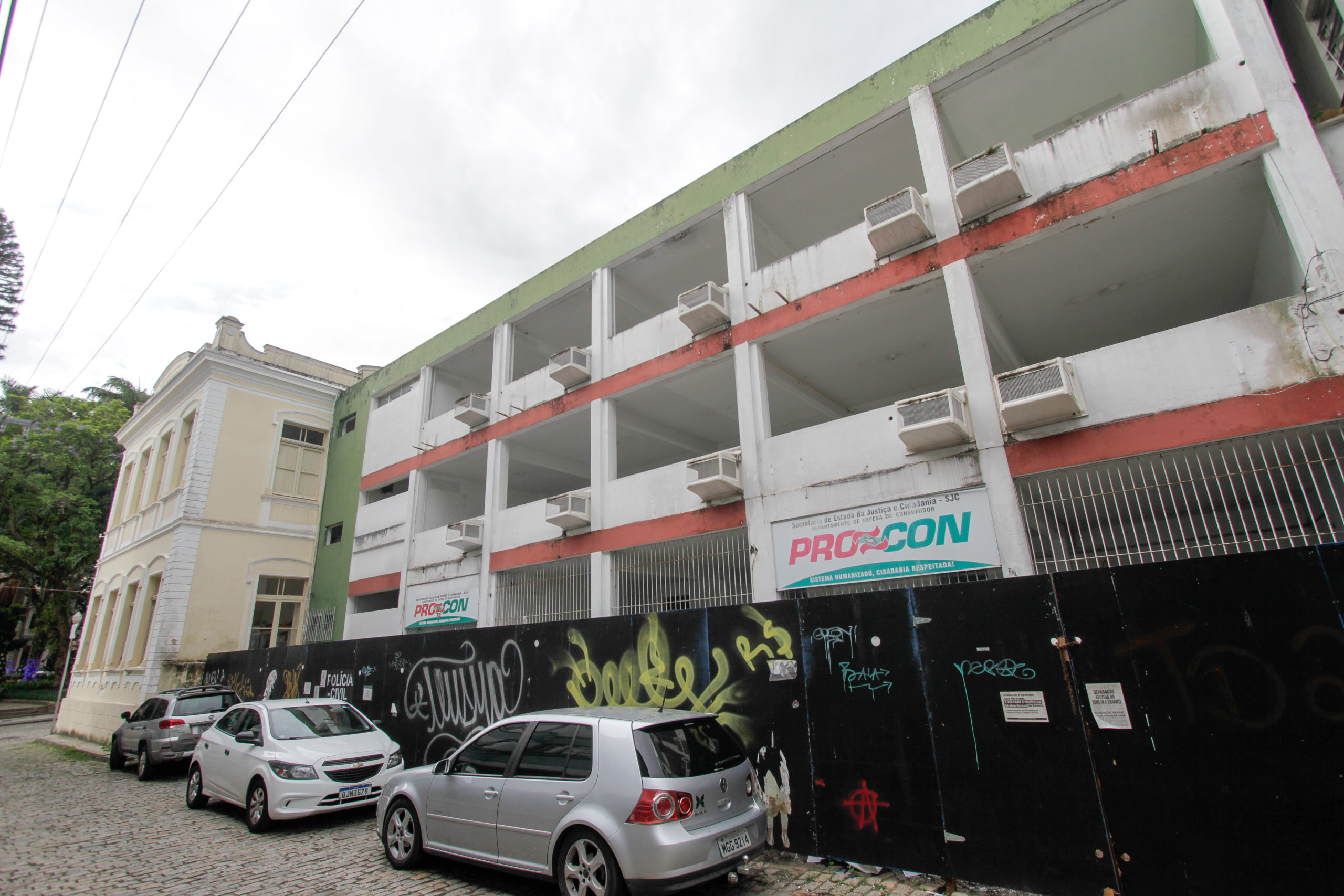 FOTOS: Depredada, antiga sede do Procon/SC vai ser reformada em 2022