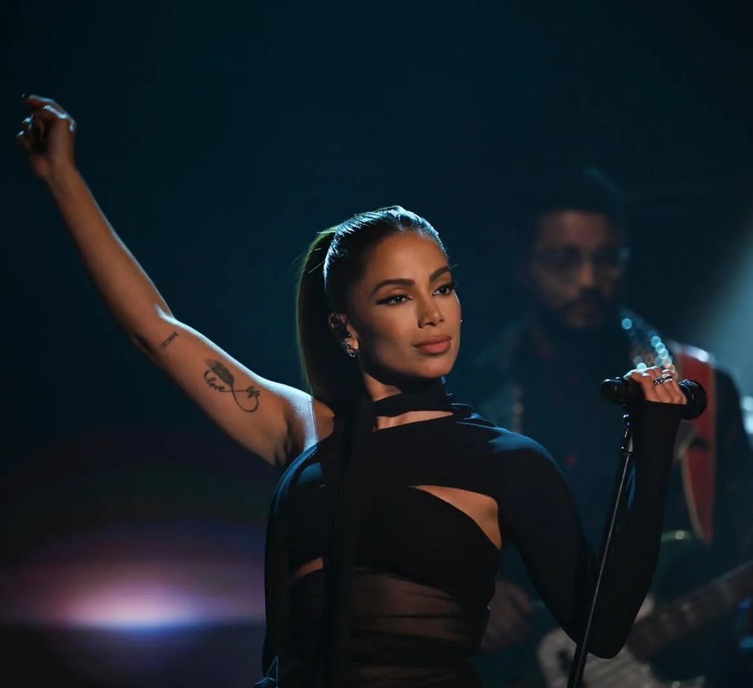 Conheça 'Anitto', jogador da NFL que mantém caso com a cantora Anitta