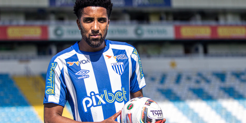 Douglas e Cortez; a diferença nada sutil nas suas despedidas do Avaí ...