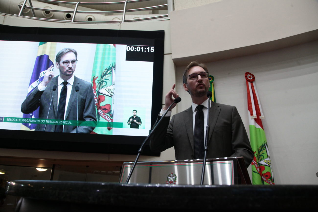 FOTOS: Quem é o advogado que salvou Moisés de dois impeachments e hoje é desembargador de SC