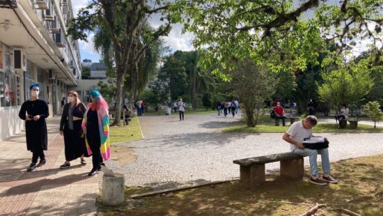 Festa deixa rastro de lixo em campus da UFSC e organizadores promovem ...