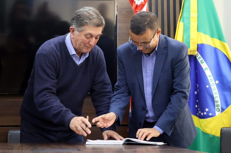 Topázio faz viagem ao Uruguai e Katumi assume a Prefeitura de Florianópolis