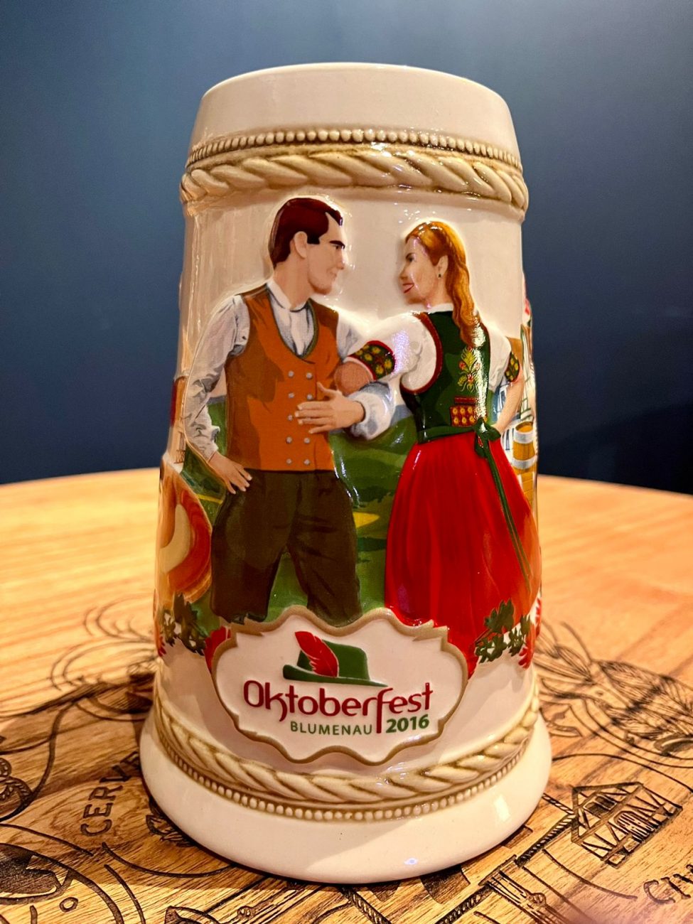 FOTOS: Relembre os canecos oficiais de todas as edições da Oktoberfest