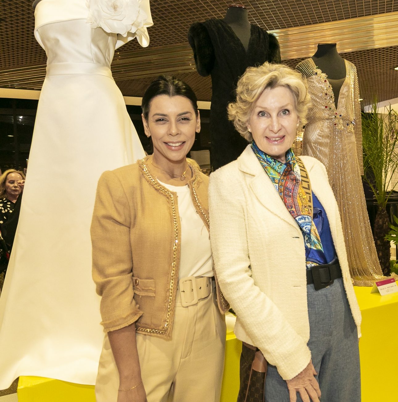 FOTOS: Acervo de alta-costura catarinense é exibido em Florianópolis